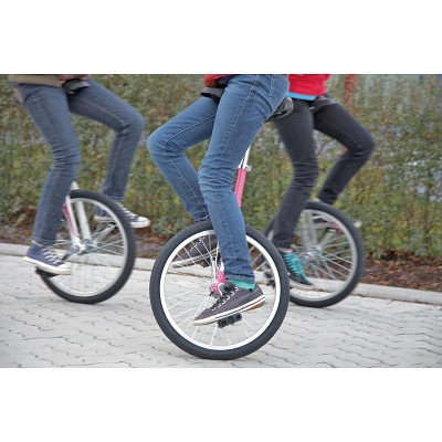 Einrad fahren schult das Gleichgewicht