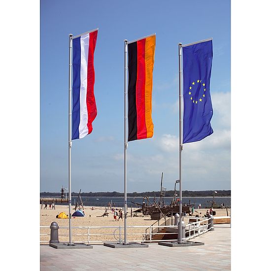 Fahnenmast Mit Ausleger