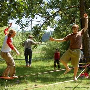 Slacklinen mit und ohne Baum